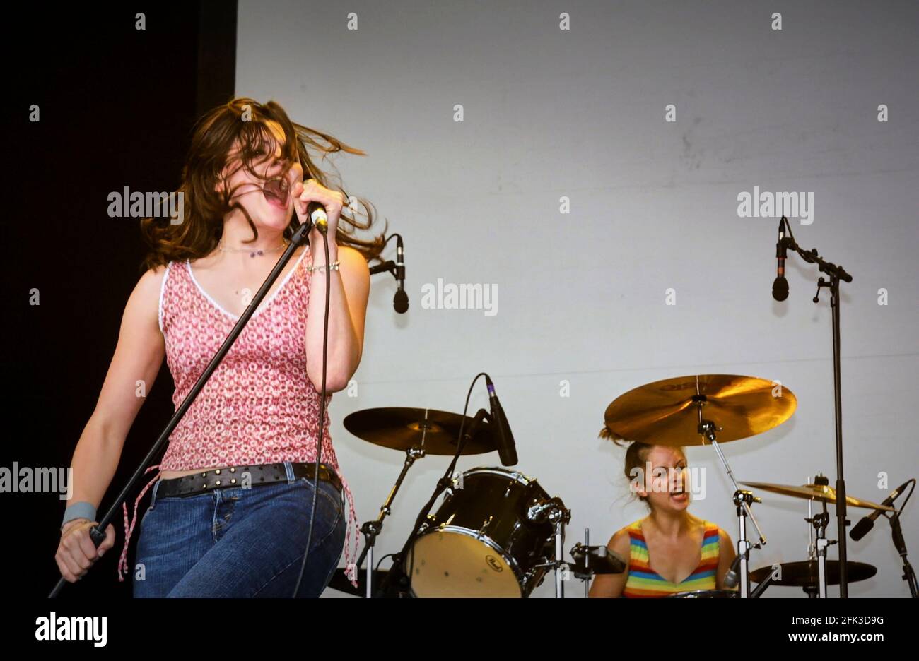 Brett Anderson and Torry Castellano - The Donnas, V2002, Hylands Park ...