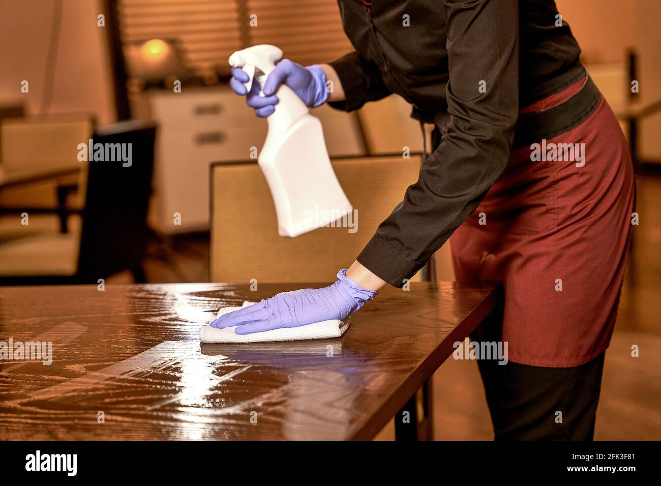 Restaurant worker washing a sprayed table with cloth Stock Photo - Alamy