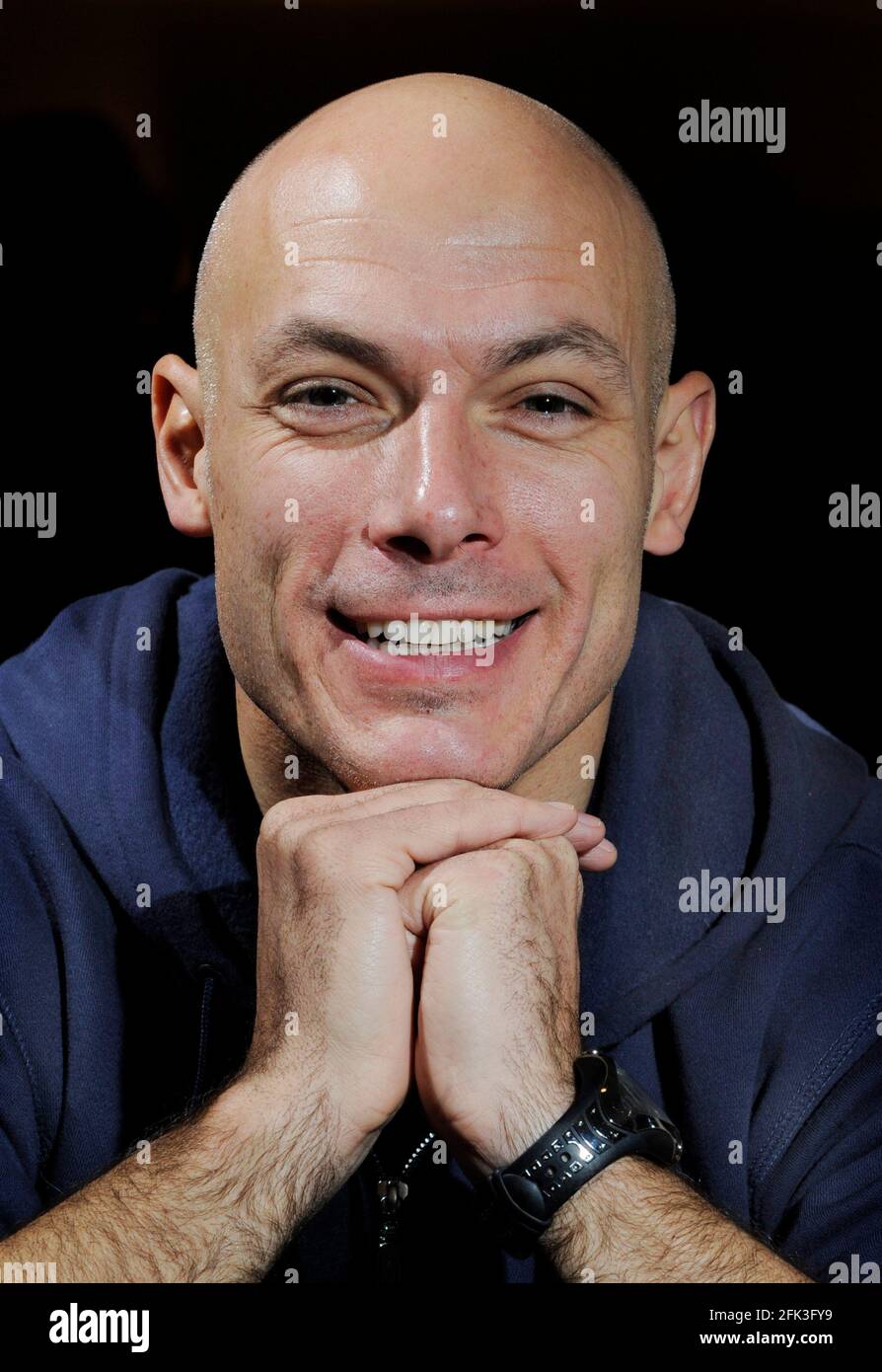 2010 world cup final howard webb hi-res stock photography and images ...