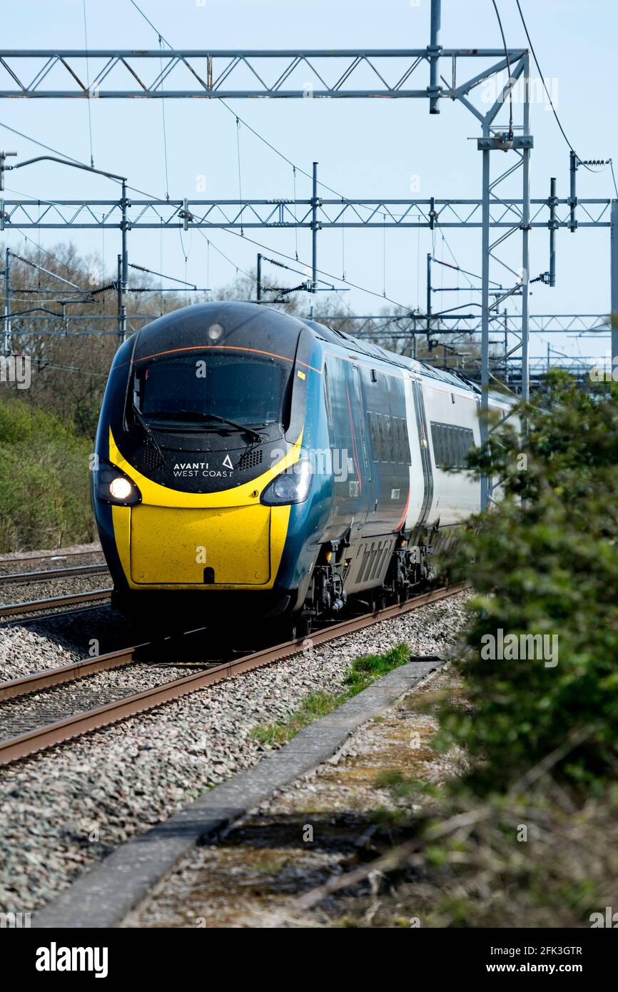Avanti train hi-res stock photography and images - Alamy