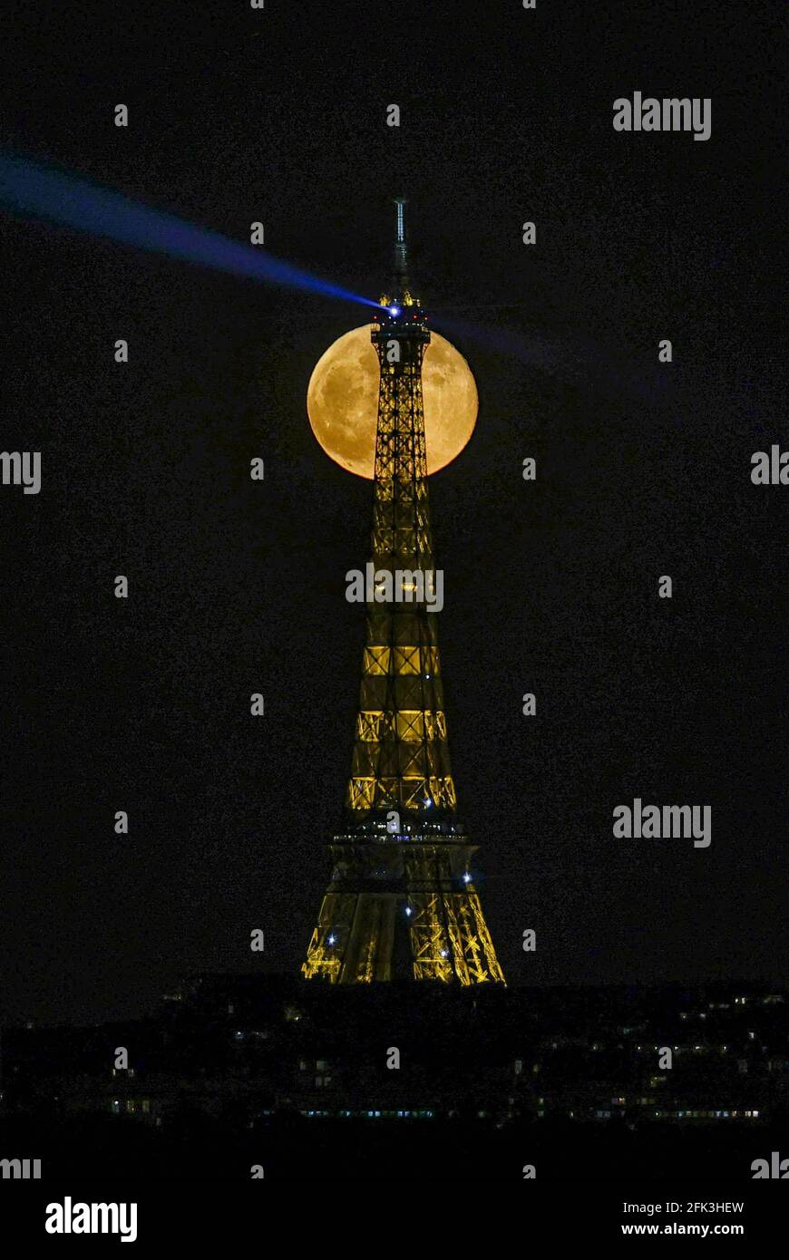 Eiffel Tower Full Moon Paris High Resolution Stock Photography and ...