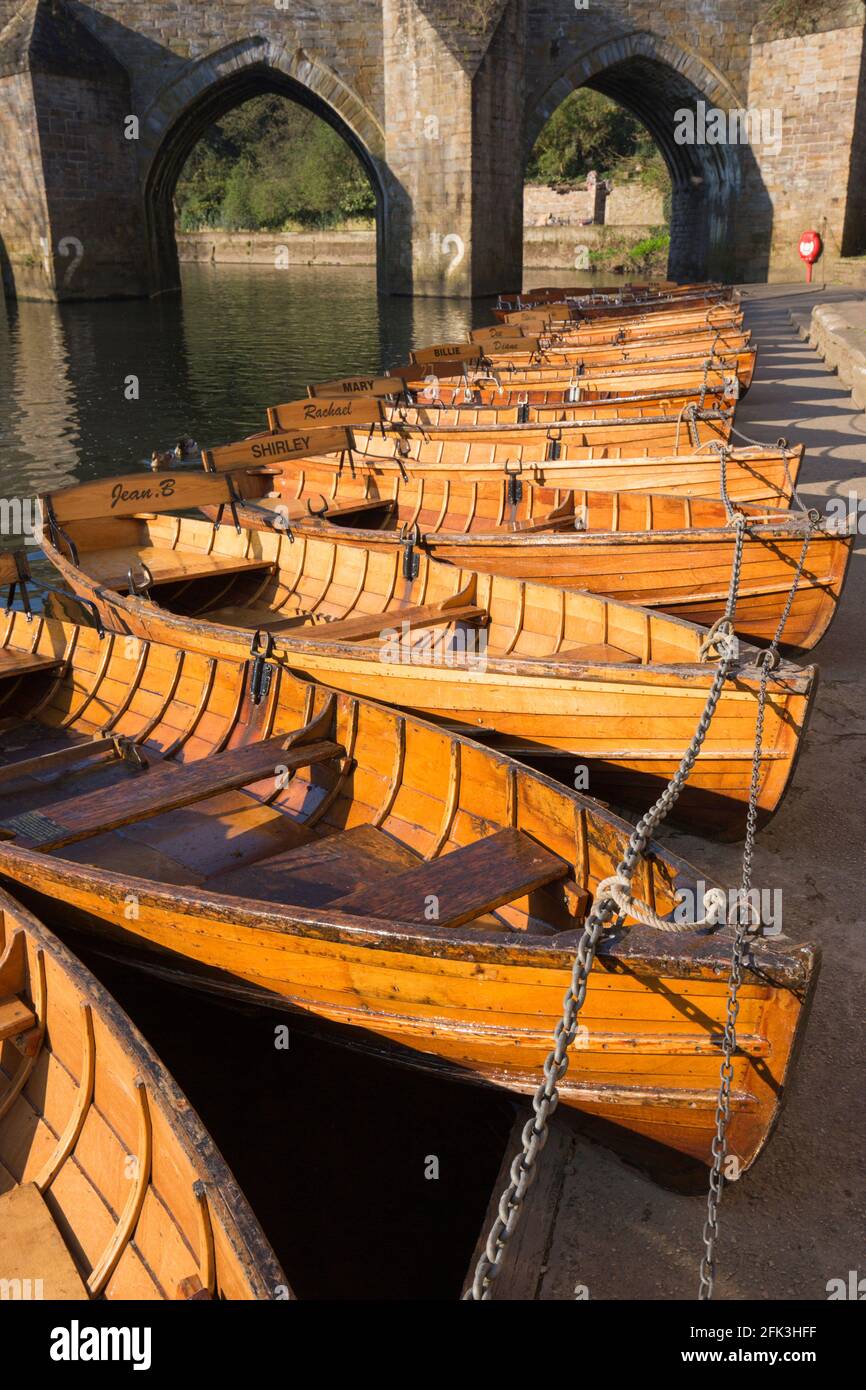 Pointed rowing boats hi-res stock photography and images - Alamy
