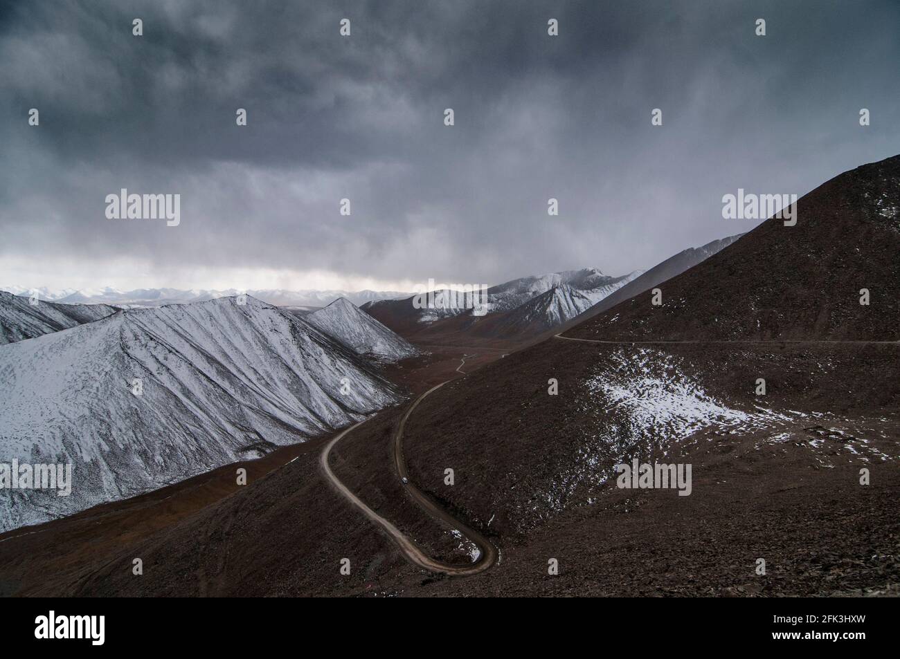 Highway tianshan hi-res stock photography and images - Alamy