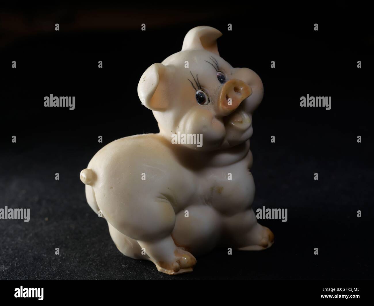 Ceramic pig hi-res stock photography and images - Alamy