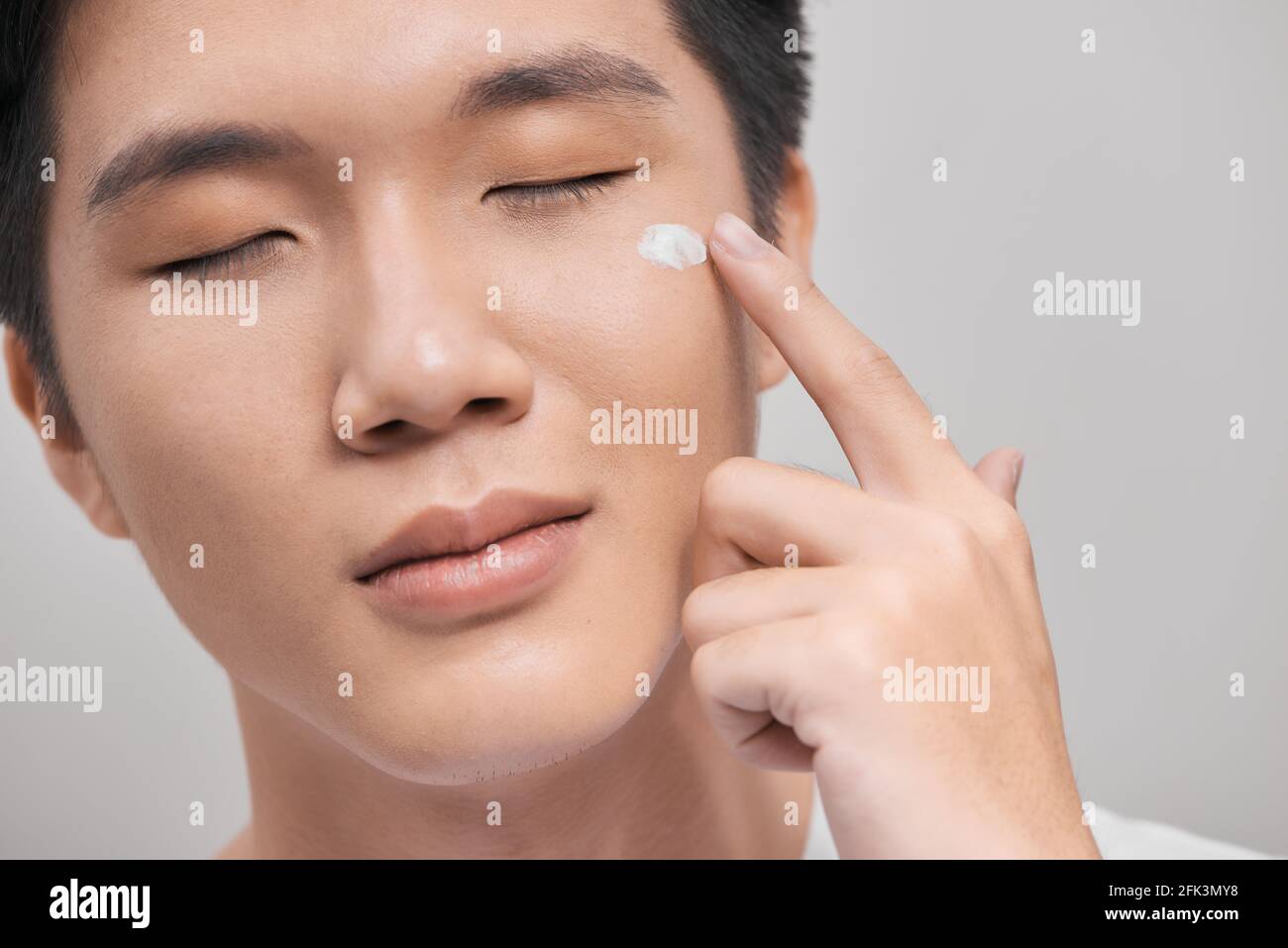 Face cream for men hi-res stock photography and images - Alamy