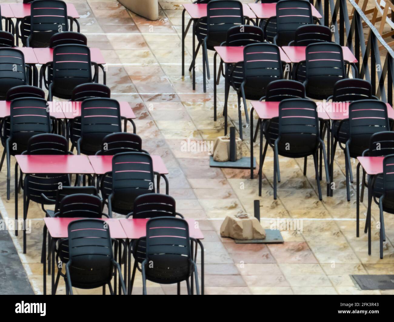 Empty seat bar hi-res stock photography and images - Alamy