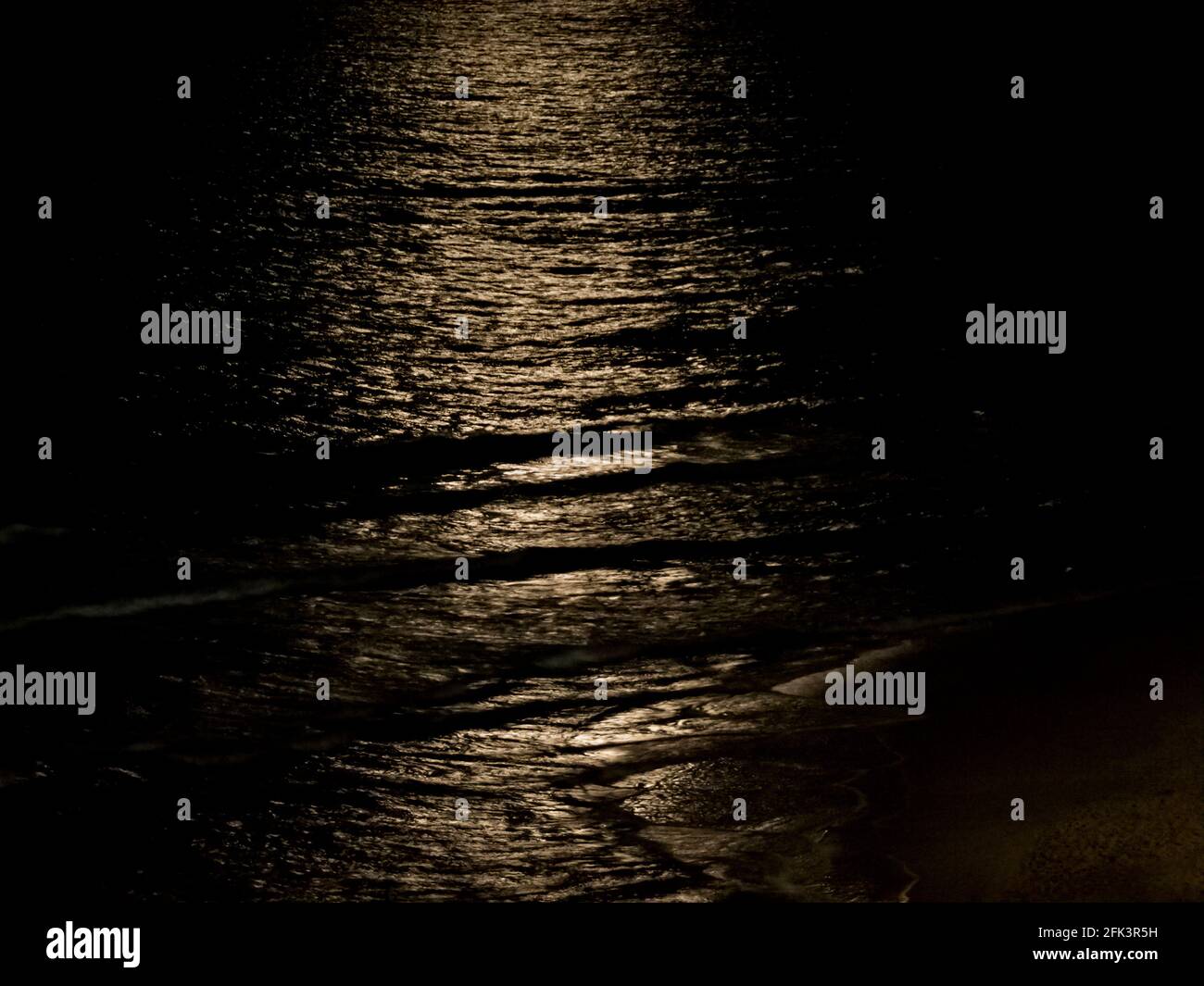 Moonlight ocean hi-res stock photography and images - Alamy