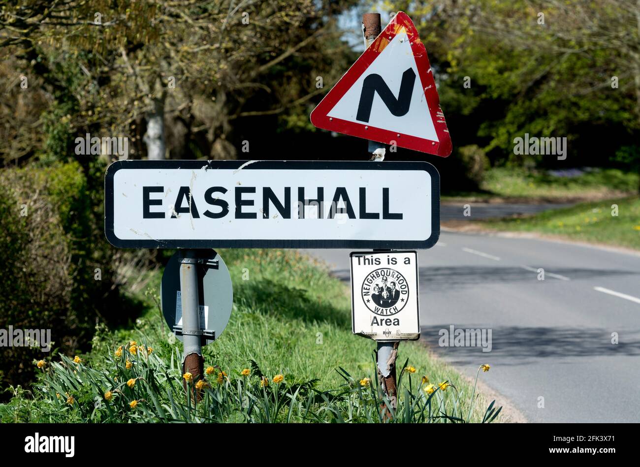 English village road sign hi-res stock photography and images - Alamy
