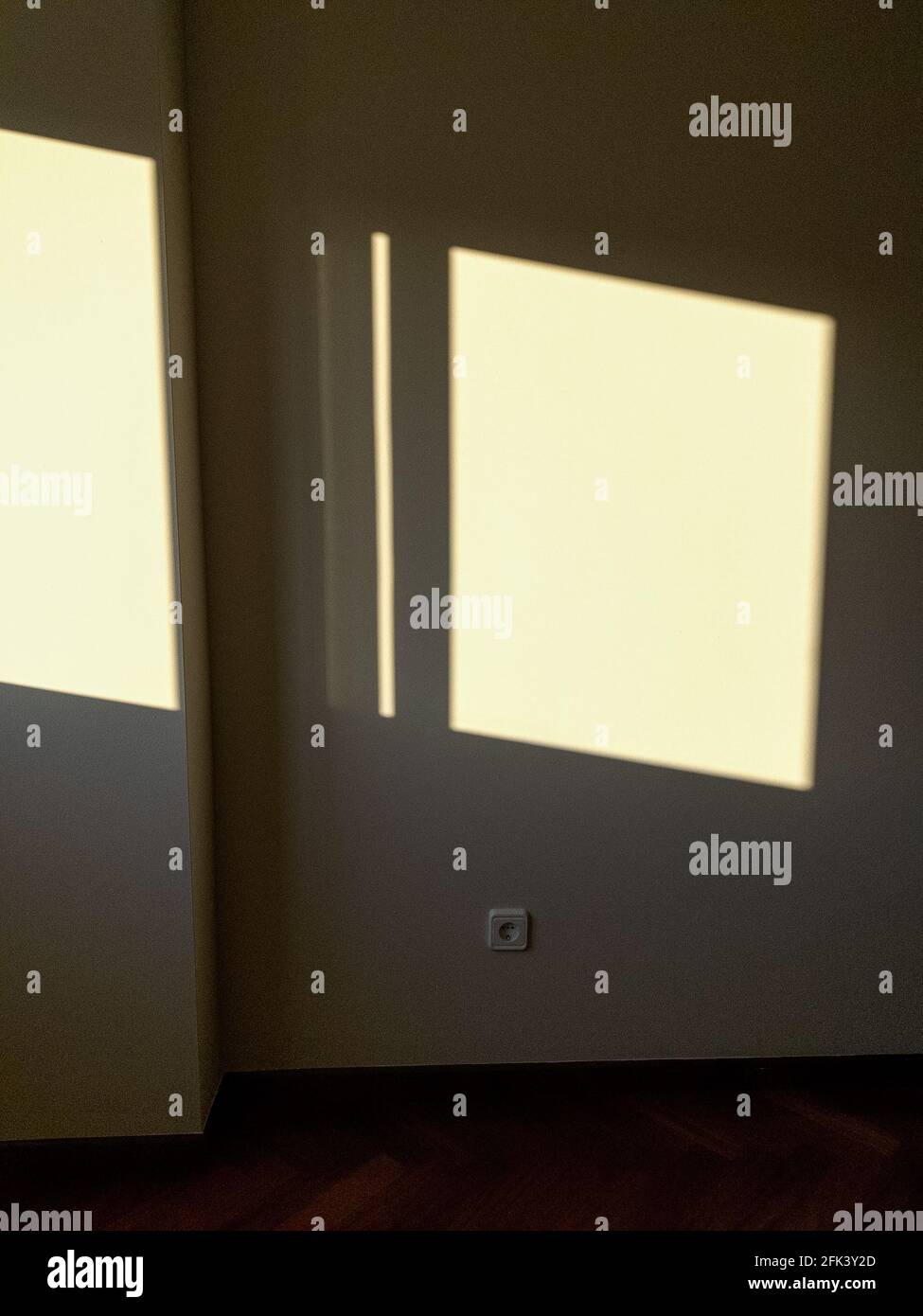 Sunlight through a window on an empty wall Stock Photo - Alamy