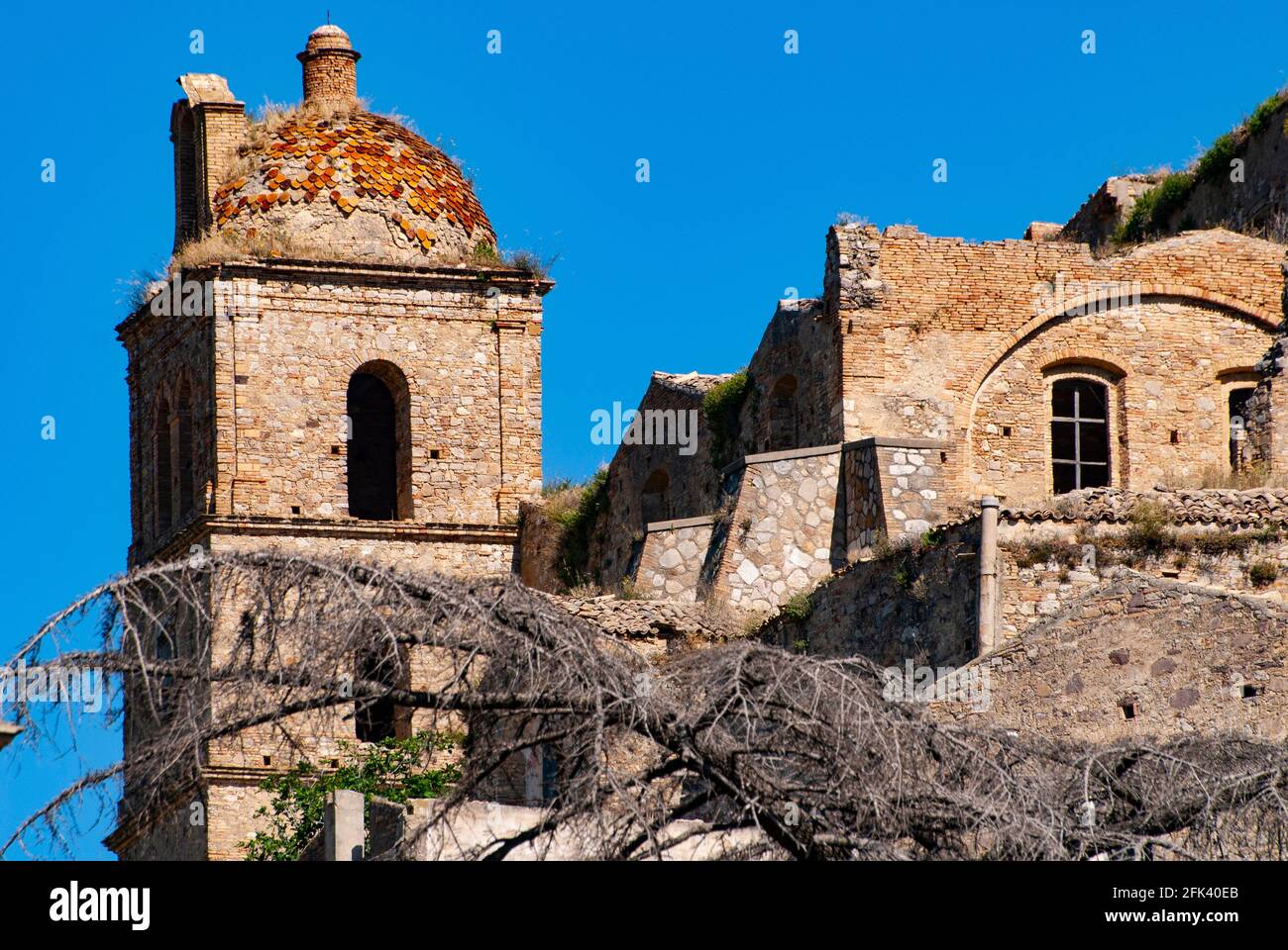 Craco abandoned ghost town italy hi-res stock photography and images ...