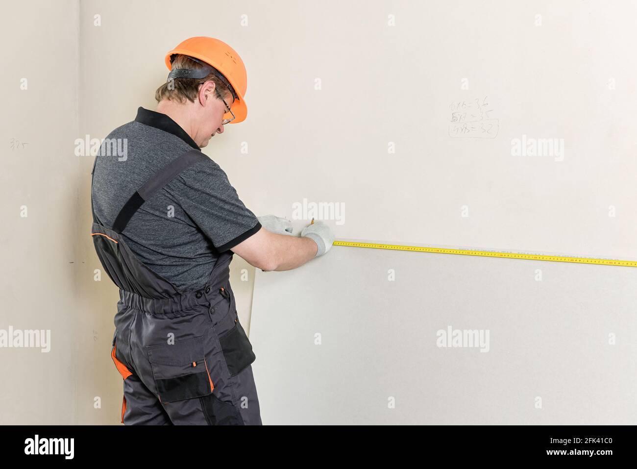 Installation gypsum plasterboard hi-res stock photography and images ...