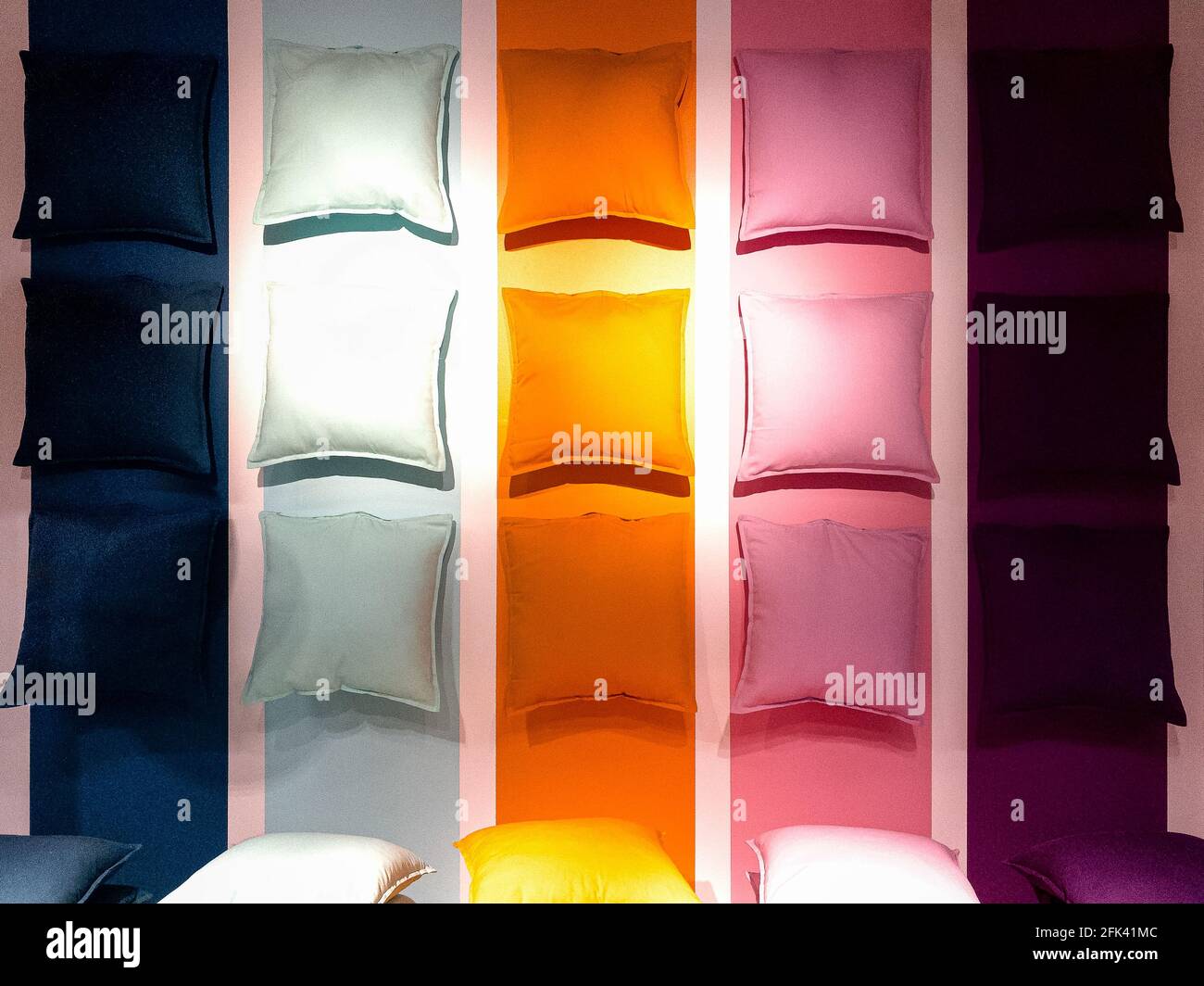 Forming cushions hi-res stock photography and images - Alamy