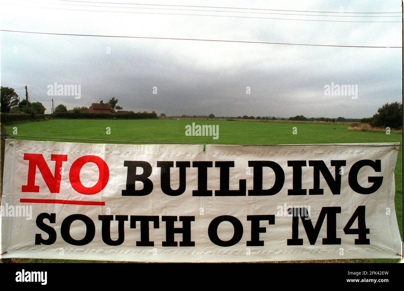 Grazeley Anti Housing signs No building south of M4 1998as a symbol of ...