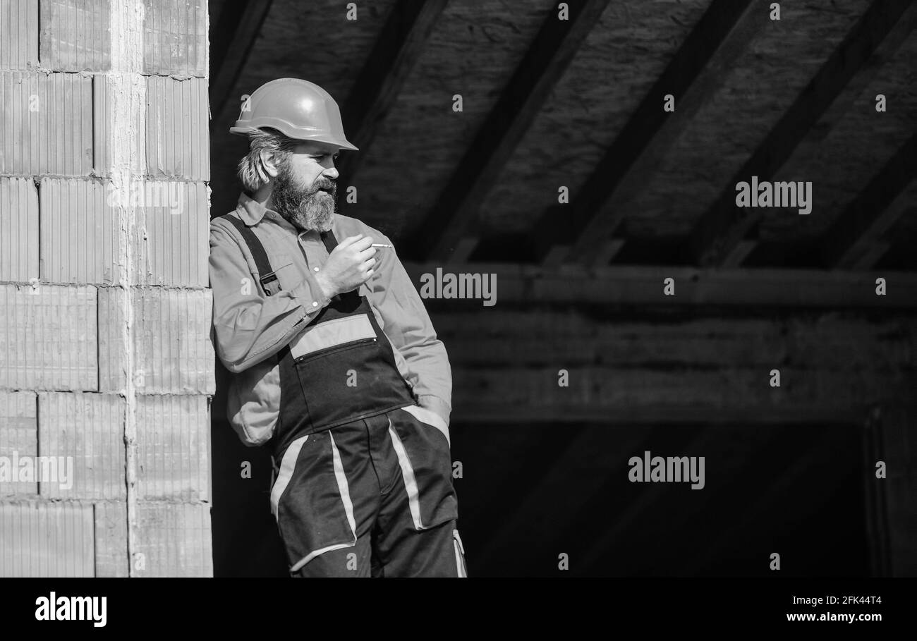 Construction worker smoking hi-res stock photography and images - Alamy