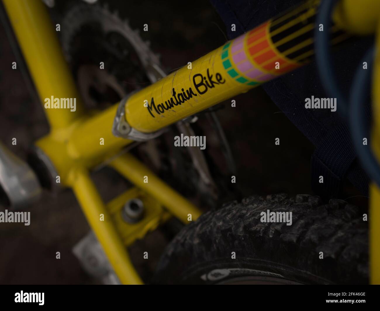 Yellow mountain bike hi-res stock photography and images - Alamy