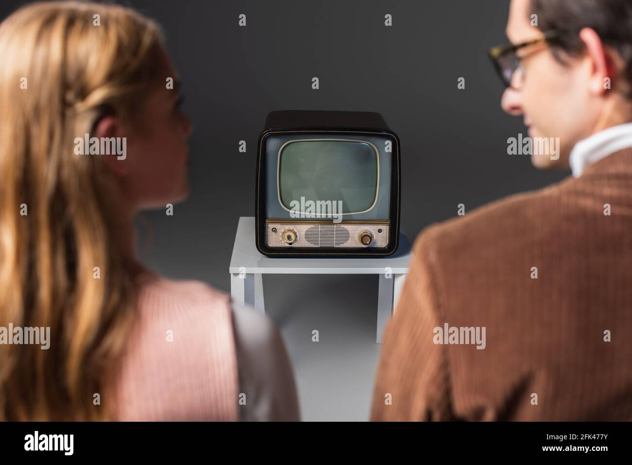 Couple watching tv back retro hi-res stock photography and images - Alamy