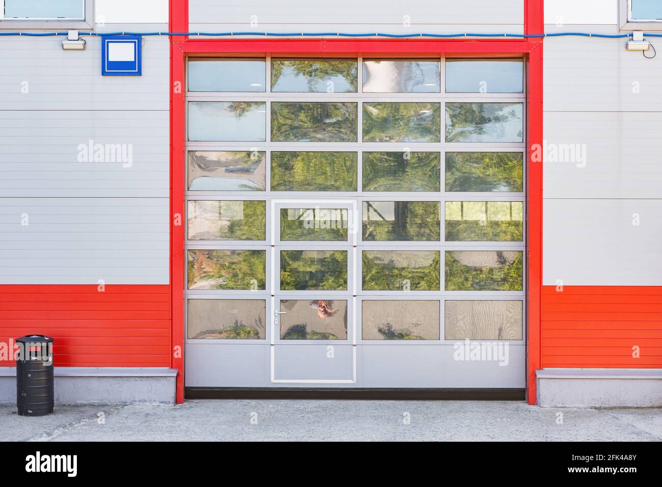Auto service building hi-res stock photography and images - Alamy