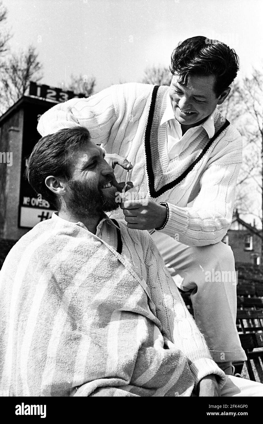 Ken taylor gets a trim from jimmy binks hi-res stock photography and ...