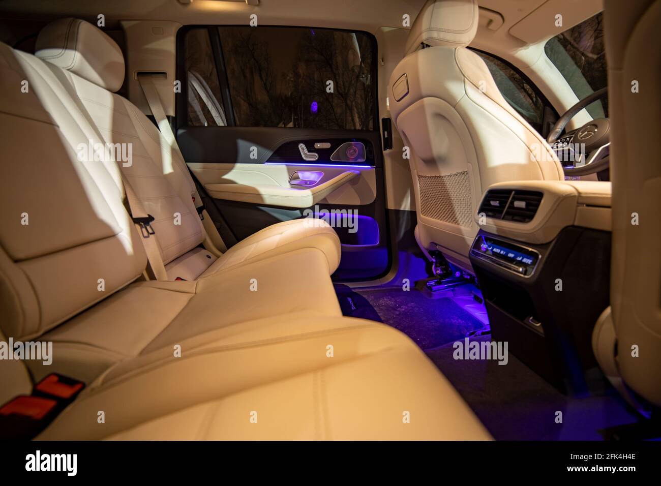 Comfort class suv hi-res stock photography and images - Alamy
