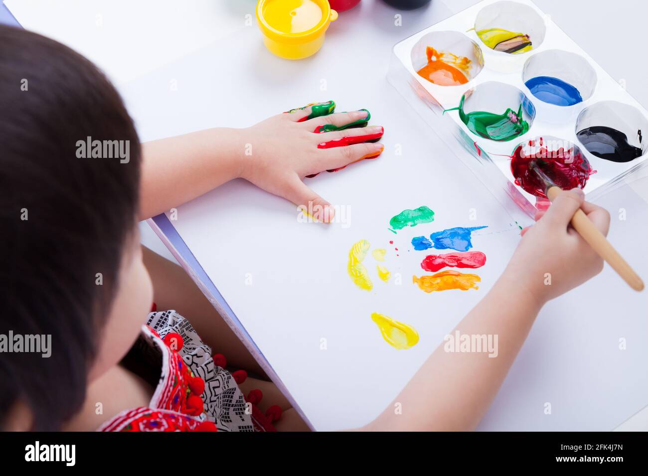 Child doing art hi-res stock photography and images - Alamy