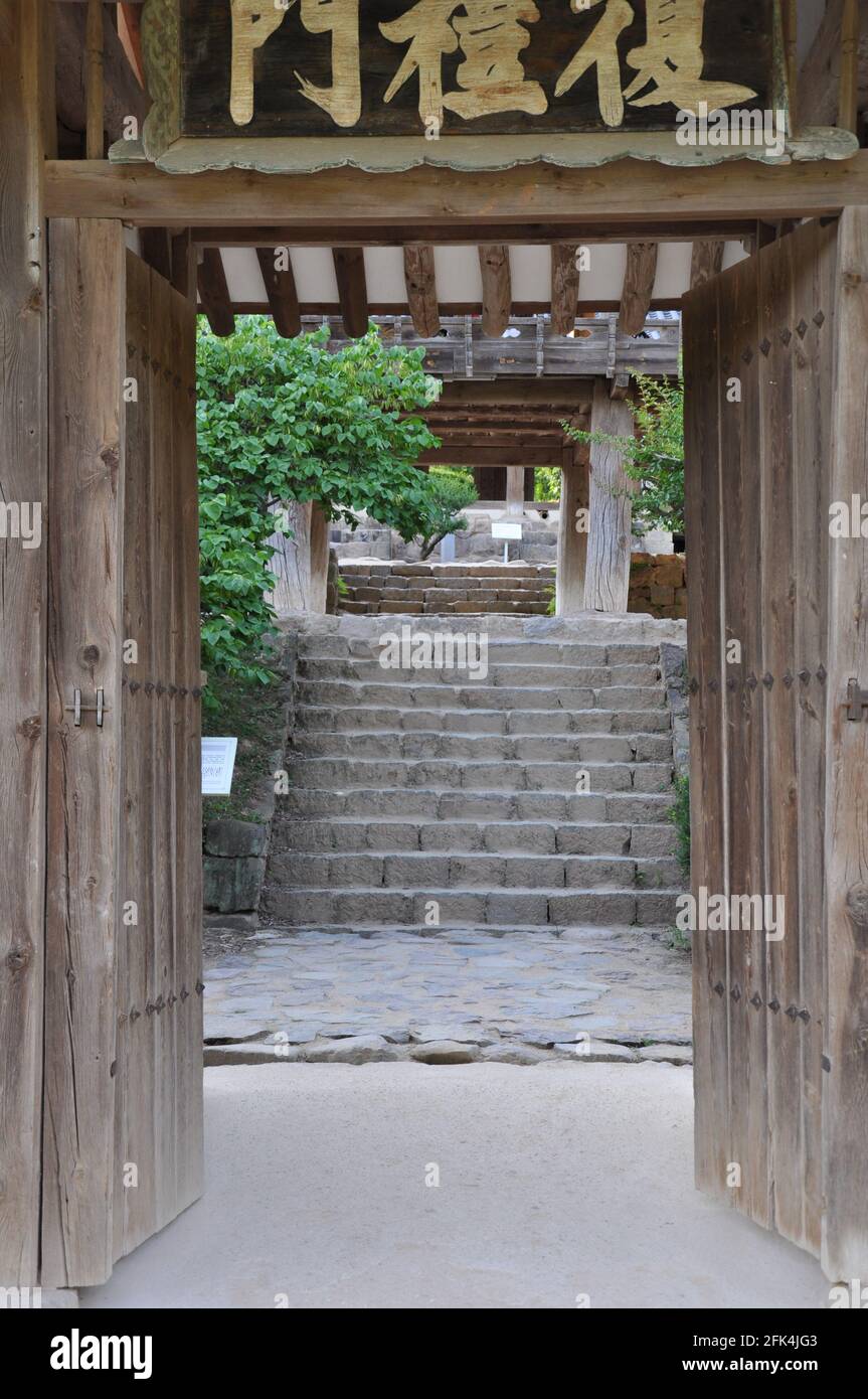 Korean traditional gate hi-res stock photography and images - Alamy