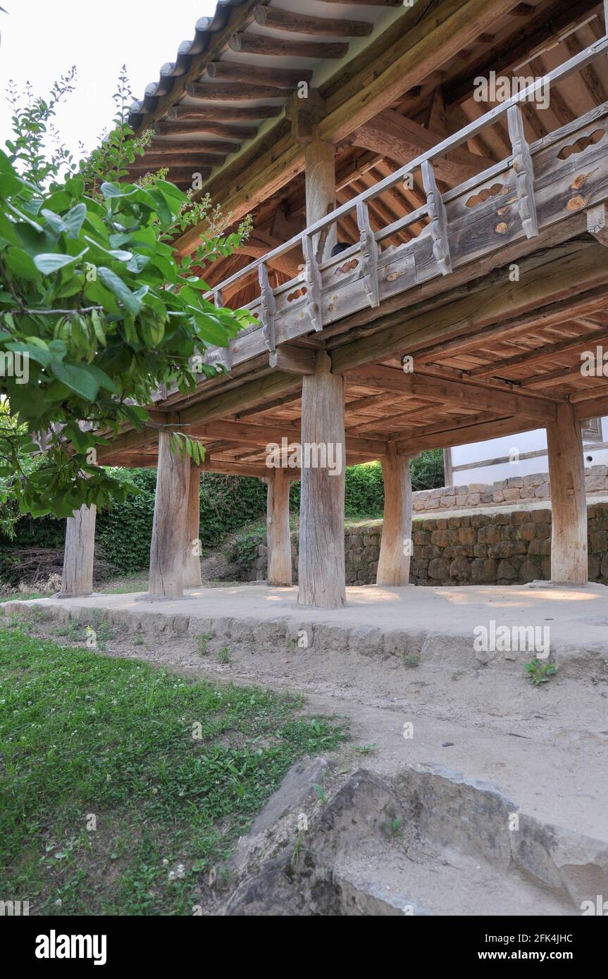 Traditional korean structure hi-res stock photography and images - Alamy