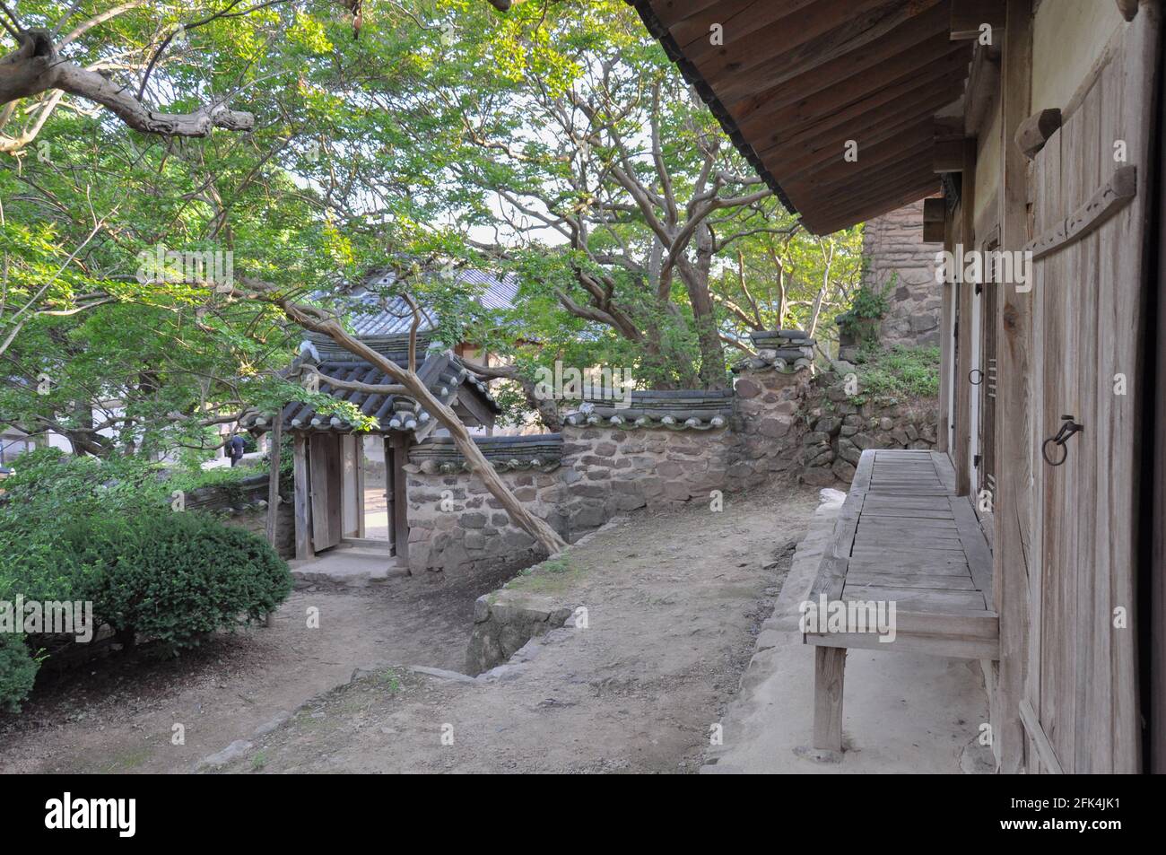 Korean traditional gate hi-res stock photography and images - Alamy