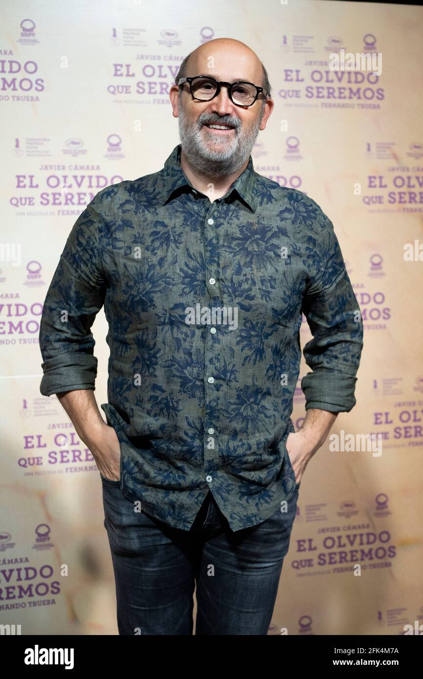Actor Javier Camara attends the El Olvido que Seremos photocall at Casa ...