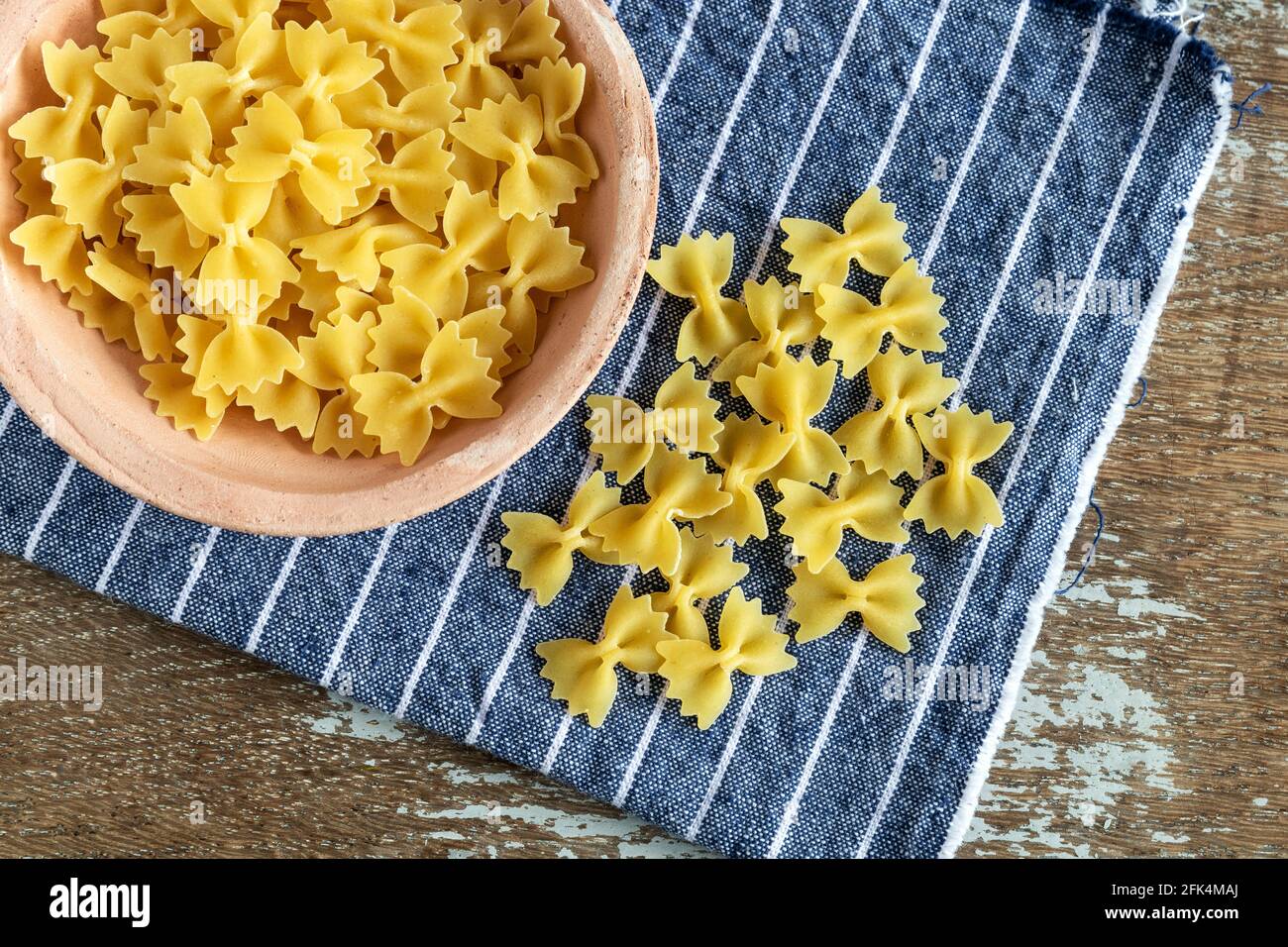 Mini bow pasta hi-res stock photography and images - Alamy