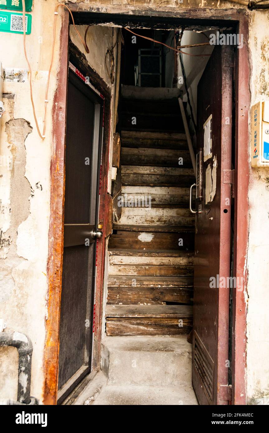 Shikumen building hi-res stock photography and images - Alamy