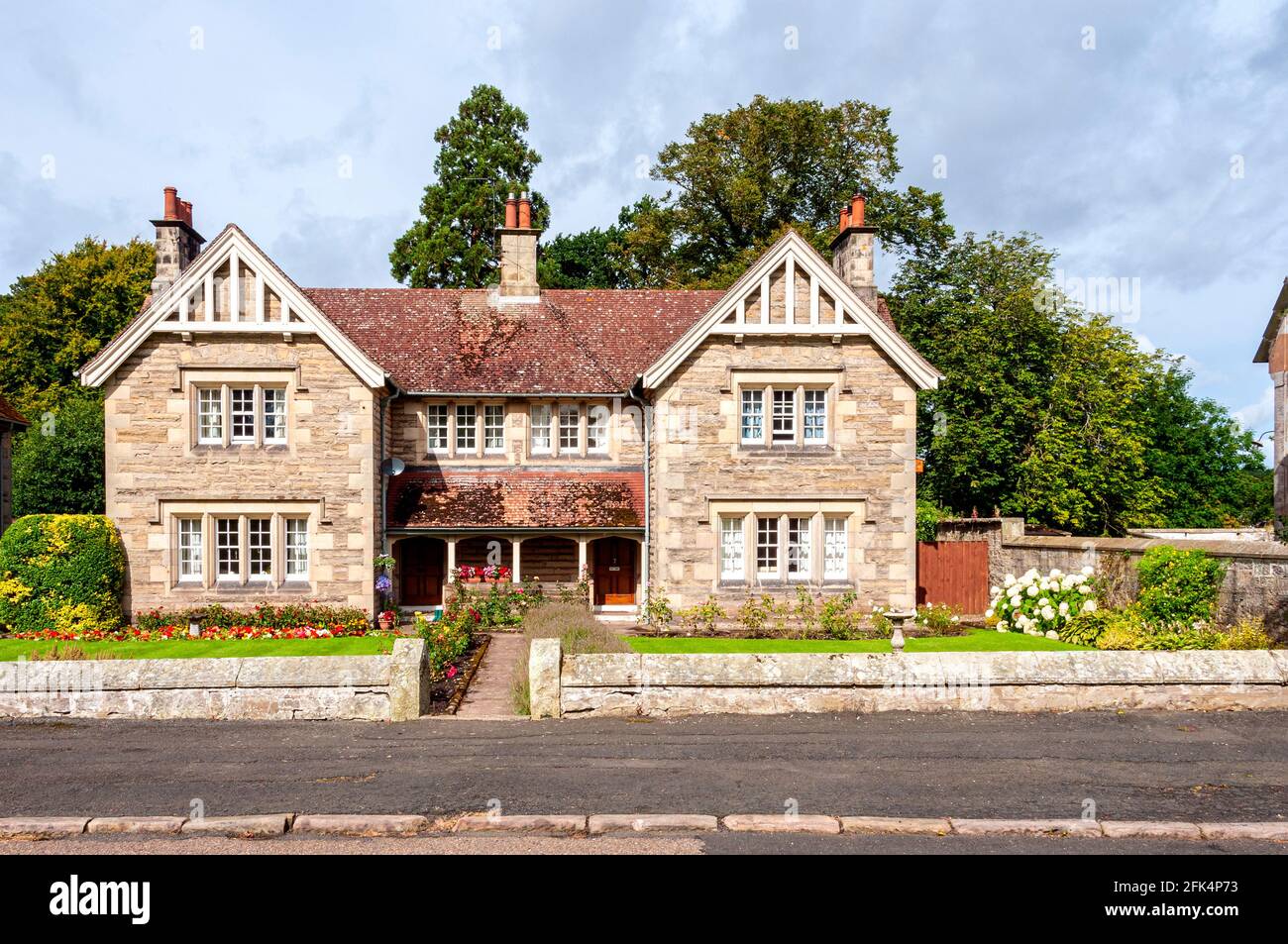 Semi detached house front garden hi-res stock photography and images ...