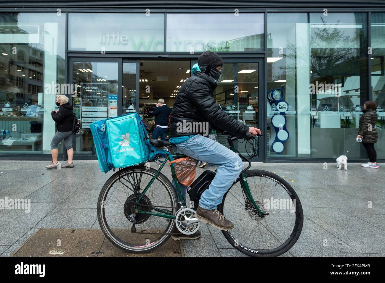 Working for deliveroo hi-res stock photography and images - Alamy