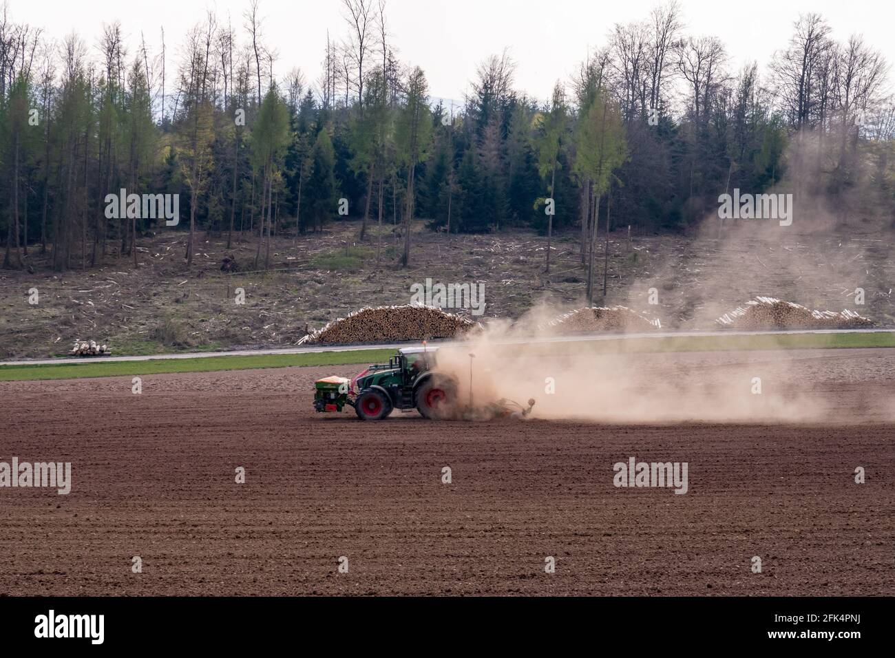 Dust agriculture farming field hi-res stock photography and images - Alamy