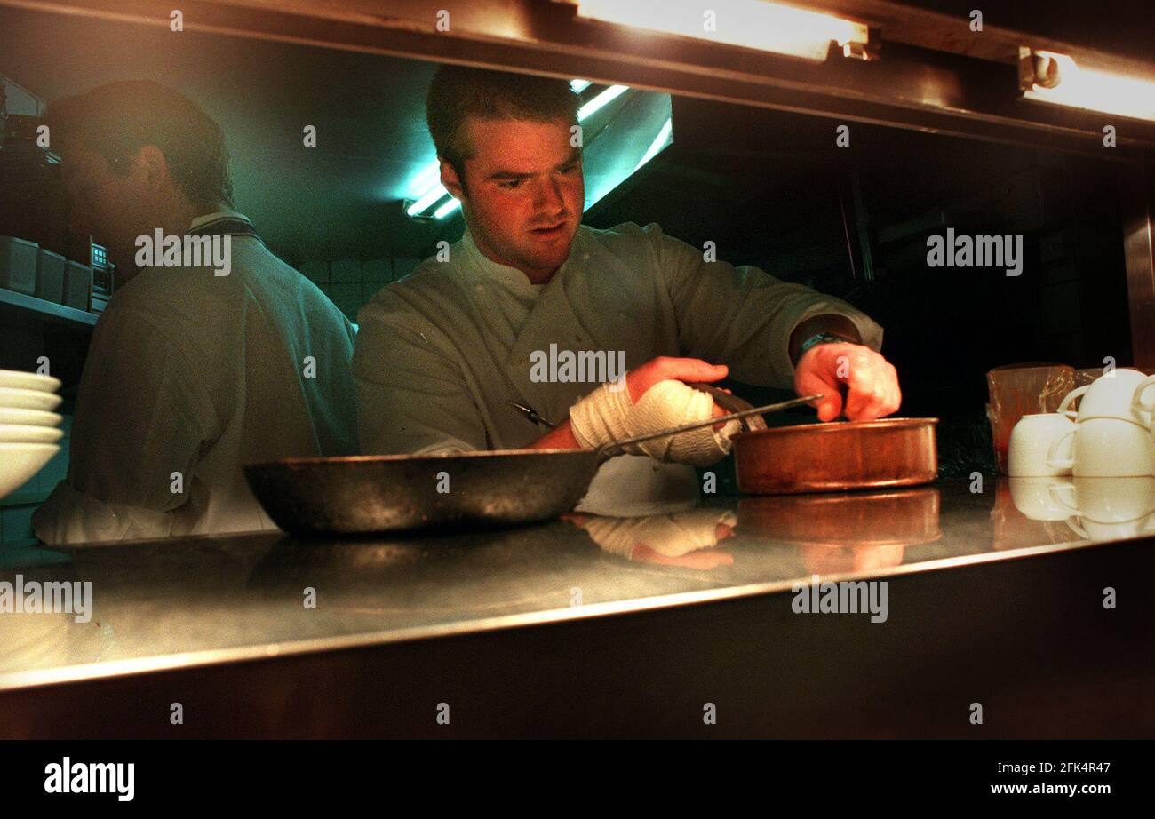 HESTON BLOOMENTAAL CHEF IN THE KITCHEN, JUN 2000AT THE FAT DUCK Stock Photo - Alamy