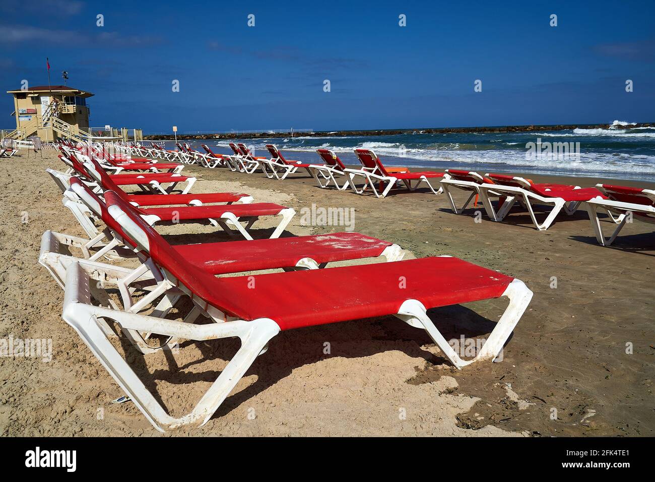 Umbrellas sunbeds on sea hi-res stock photography and images - Alamy