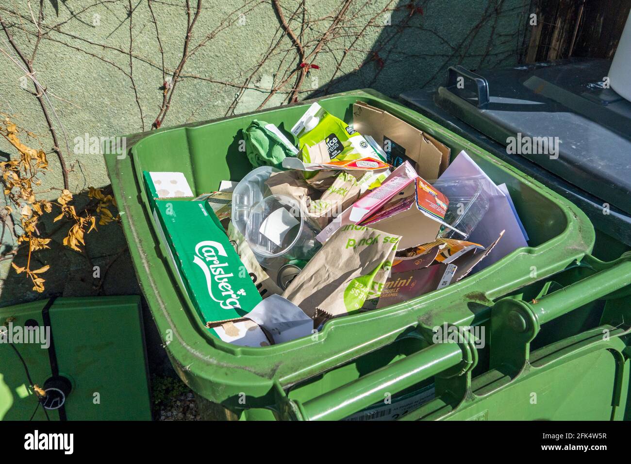 Cardboard recycle bin hi-res stock photography and images - Alamy
