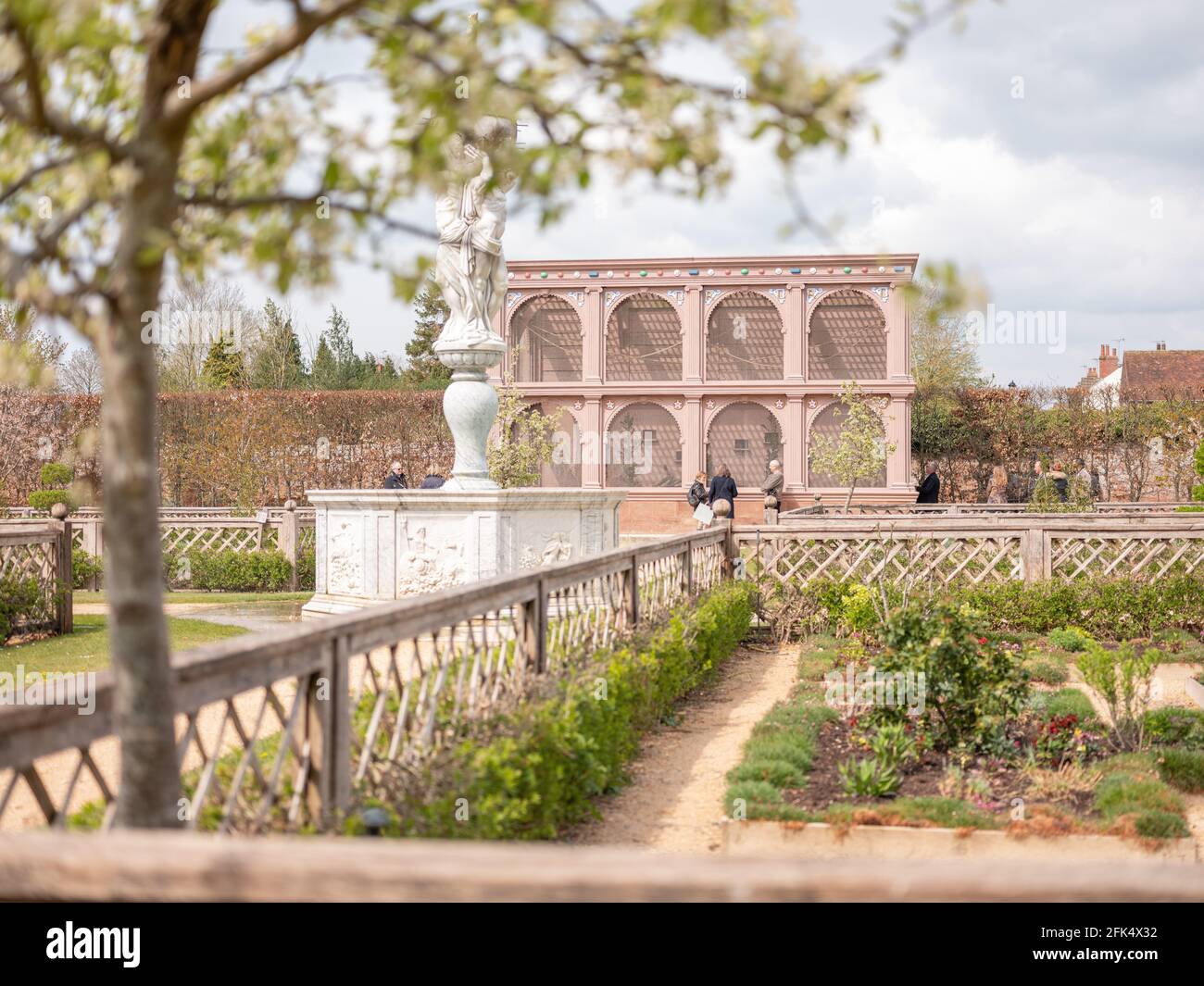 The Elizabethan Garden at Kenilworth Castle, Warwickshire. The garden ...