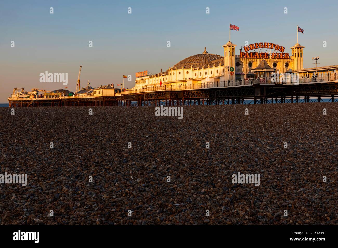Beach brighton pier hi-res stock photography and images - Alamy