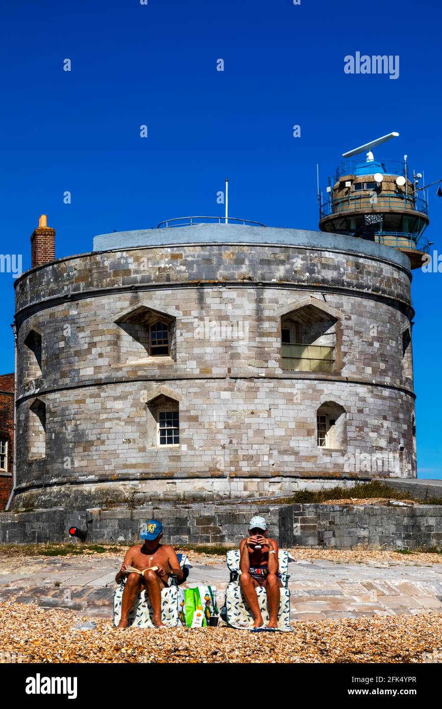 England, Hampshire, New Forest, Calshot, Calshot Beach and Castle ...
