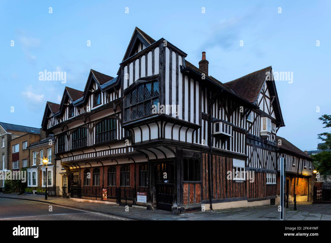 Tudor house museum hi-res stock photography and images - Alamy