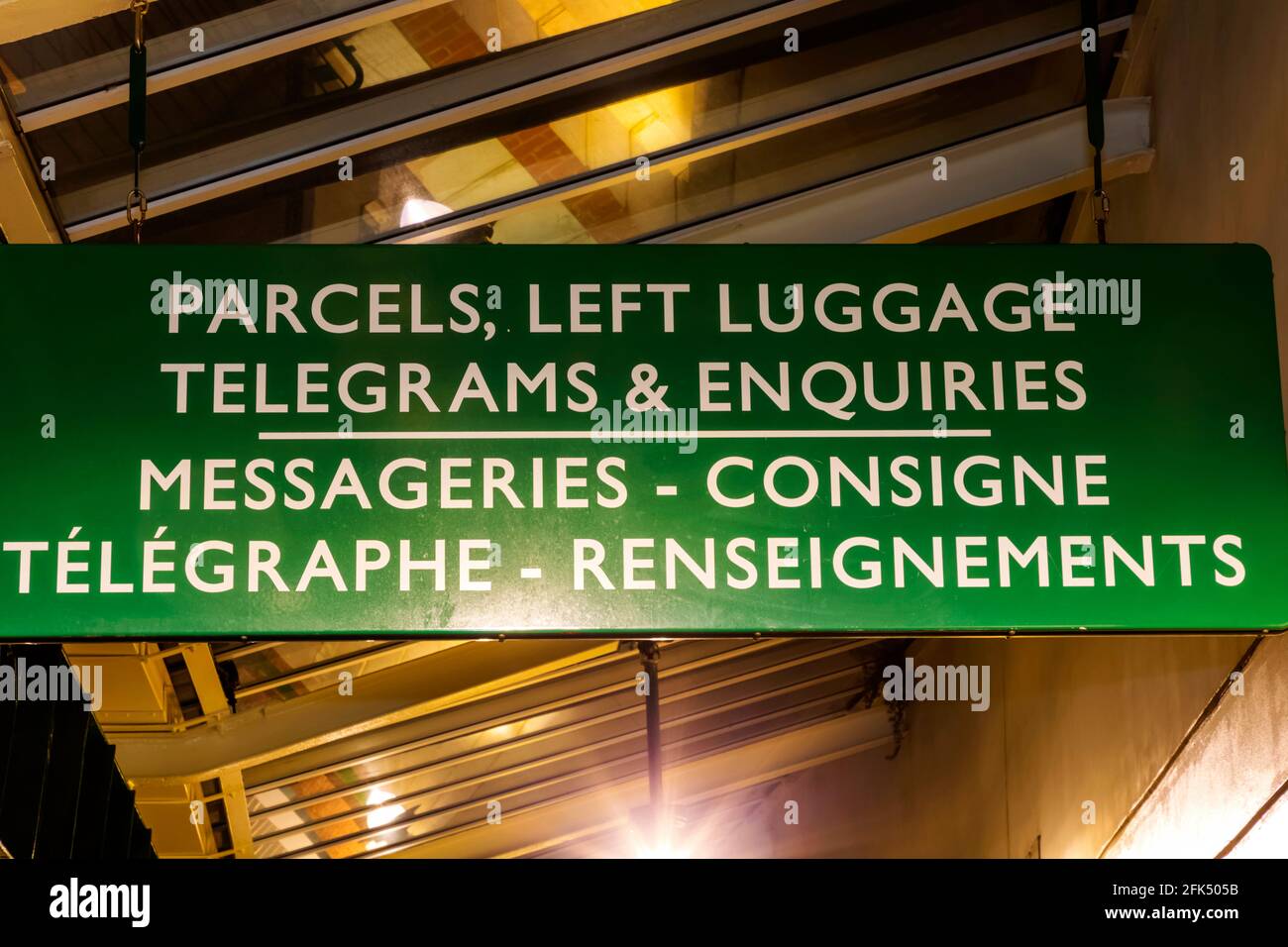Left luggage sign hi-res stock photography and images - Alamy