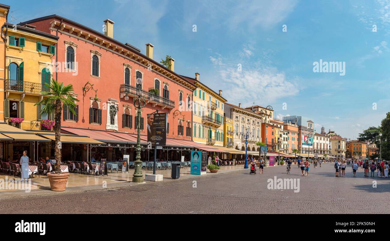 Piazza Bra and the outdoor cafe and restaurants *** Local Caption ...