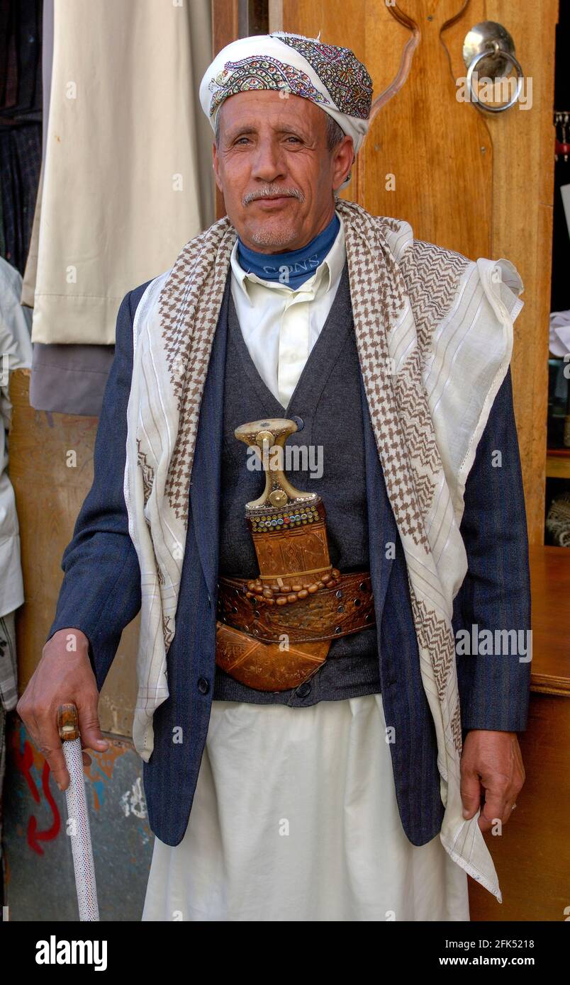 Yemeni traditional dagger hi-res stock photography and images - Alamy