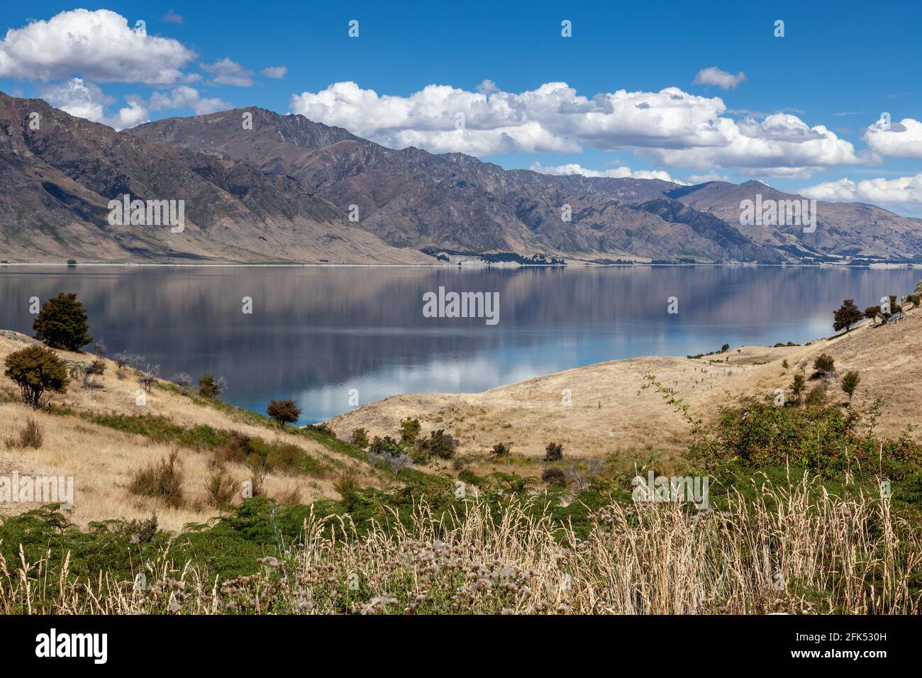 Nz lake hawea hi-res stock photography and images - Alamy