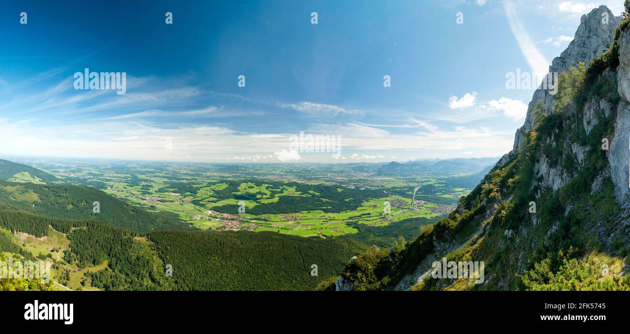 Panoramablick vom Hochstaufen (Nordseite) über den Teisenberg und ...