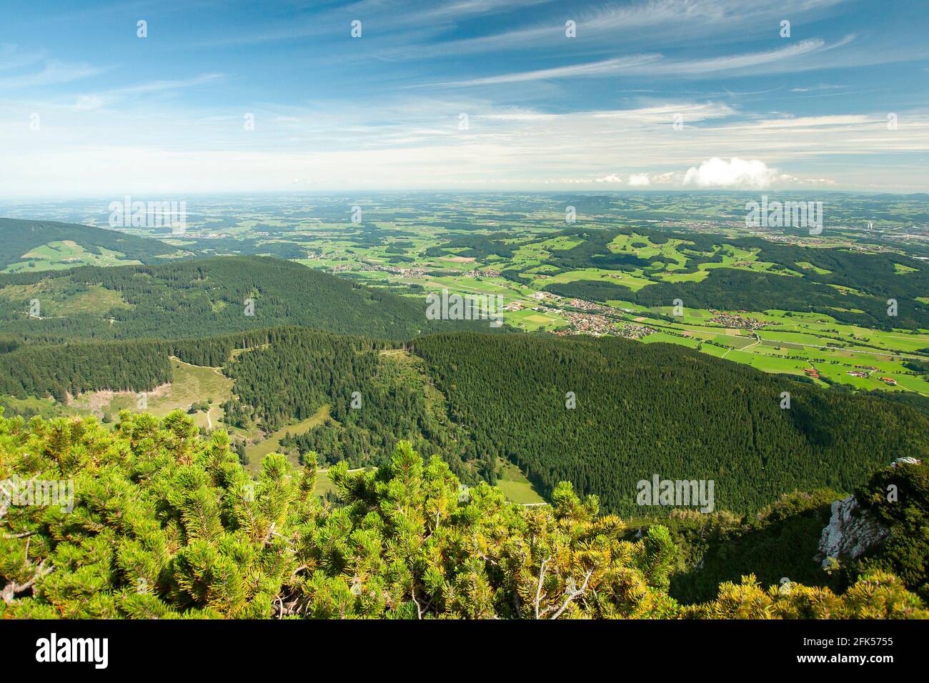 Panoramablick vom Hochstaufen (Nordseite) über den Rupertiwinkel mit ...