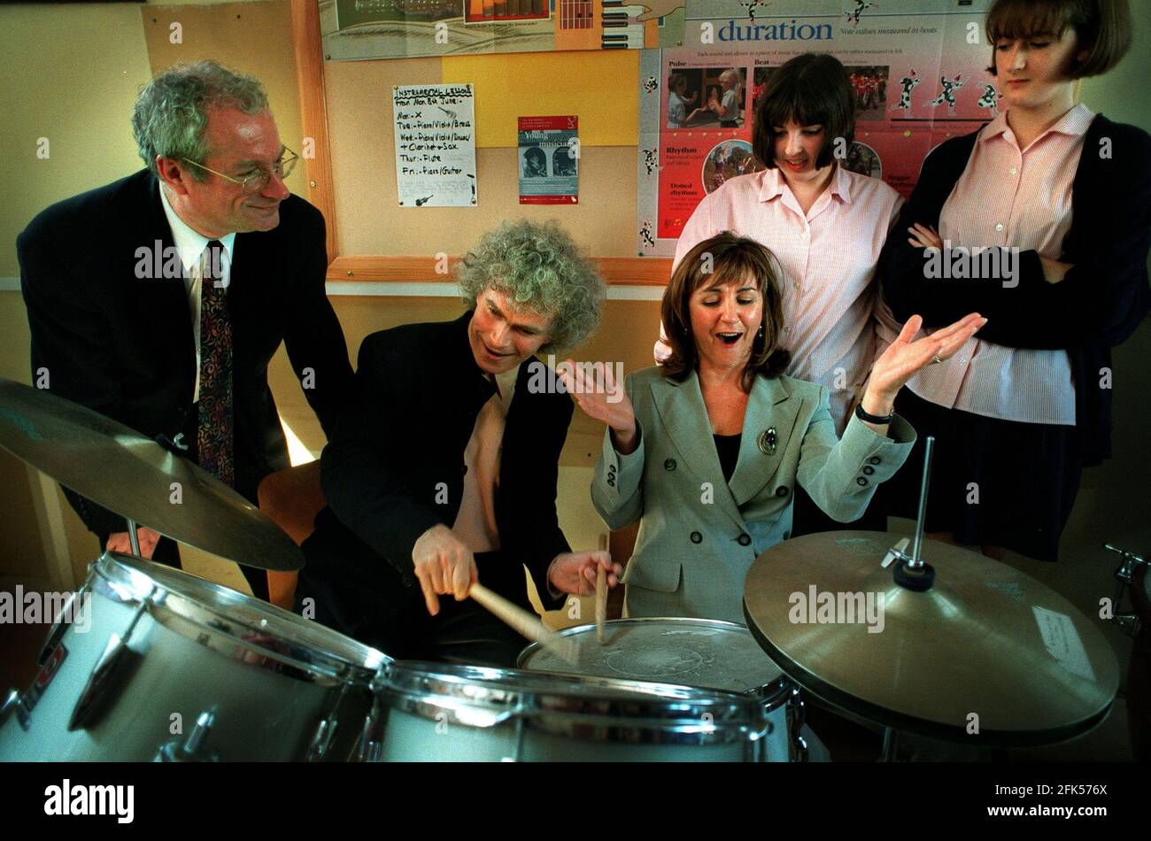 L-R CHRIS SMITH,SIR SIMON RATTLE,AND THE SINGER LESLEY GARRETT ENJOYING ...
