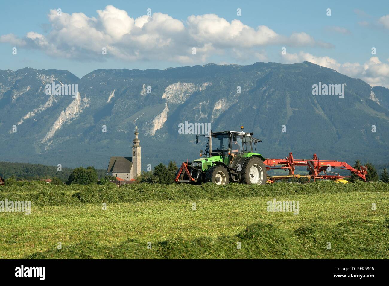 Heu einbringen hi-res stock photography and images - Alamy