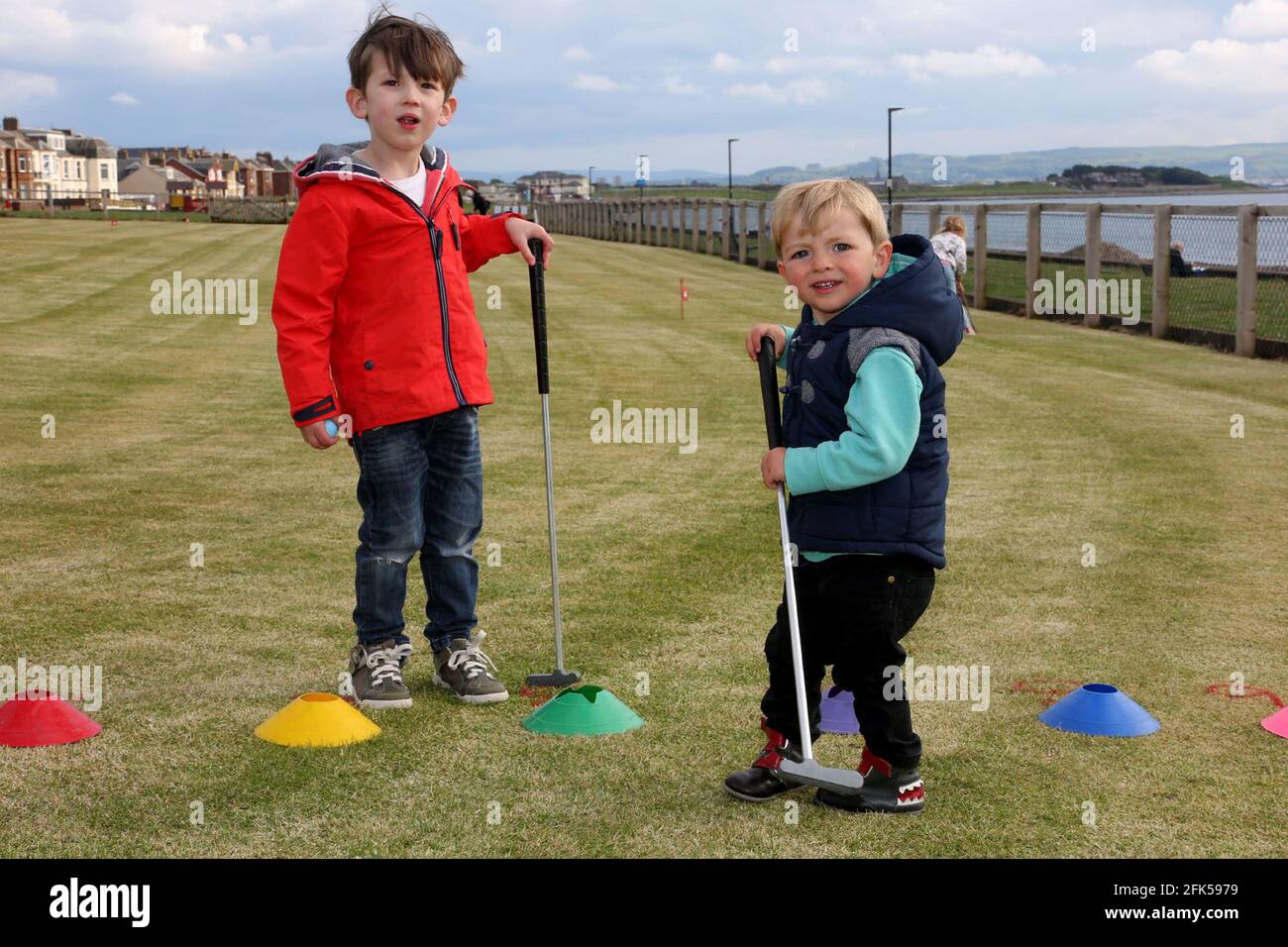 Pitch and putt kids hi-res stock photography and images - Alamy