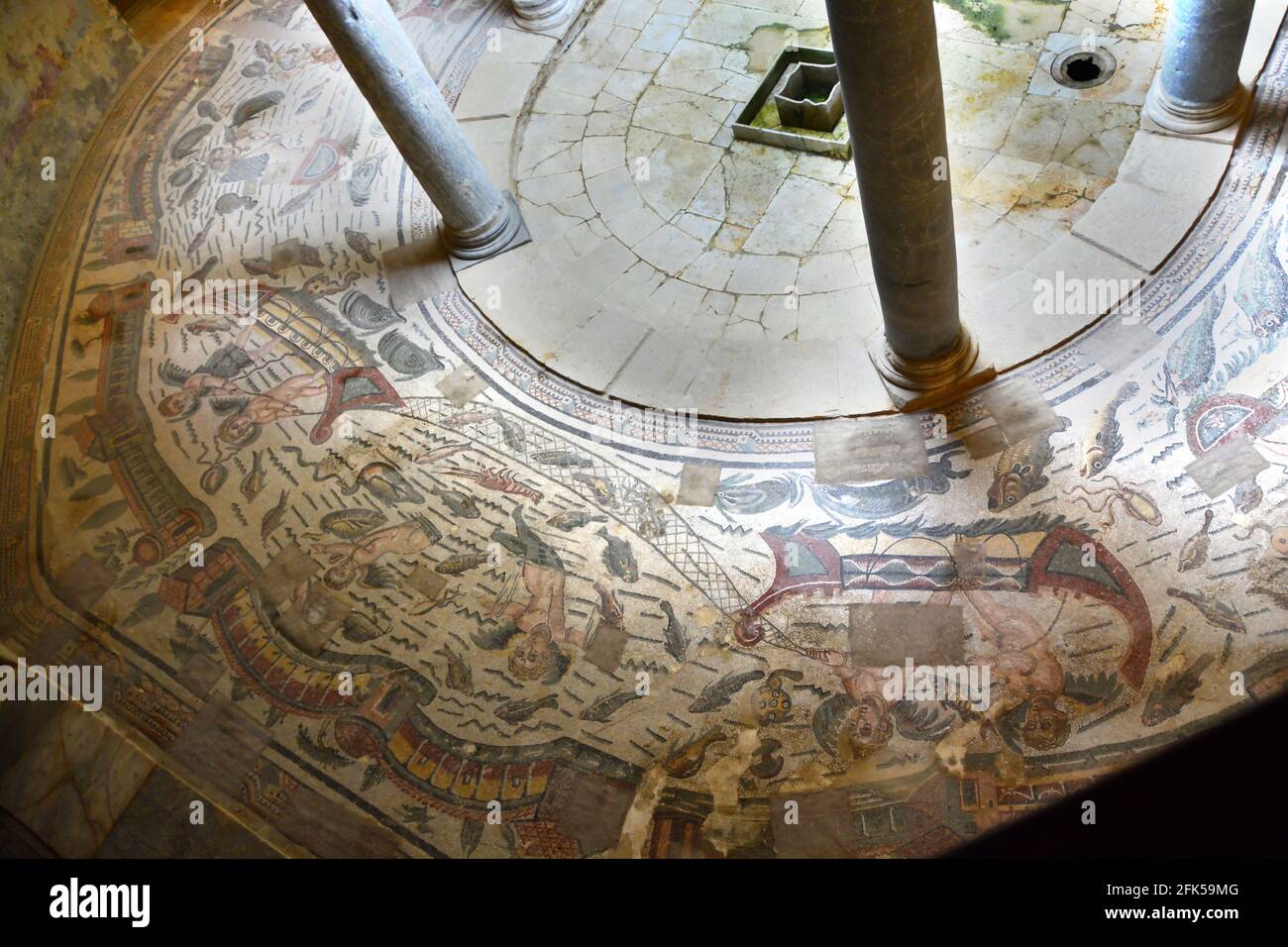 Roman pool italy mosaics hi-res stock photography and images - Alamy